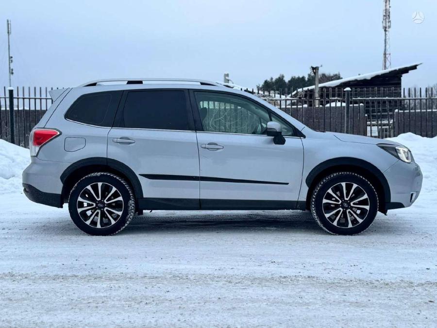 Grey Subaru Forester 2017 in Vilnius, with an engine capacity of 2.00 L and mileage of 207 thousand km for 9950 €, photo 4 on AUTOMOTO.COM.LV