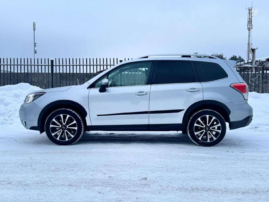 Grey Subaru Forester 2017 in Vilnius, with an engine capacity of 2.00 L and mileage of 207 thousand km for 9950 €, photo 8 on AUTOMOTO.COM.LV