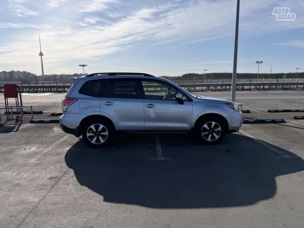 Grey Subaru Forester 2017 in Vilnius, with an engine capacity of 2.50 L and mileage of 241 thousand km for 10500 €, photo 2 on AUTOMOTO.COM.LV
