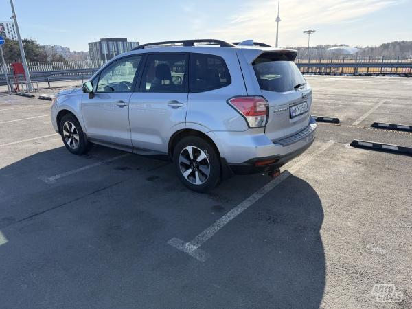 Grey Subaru Forester 2017 in Vilnius, with an engine capacity of 2.50 L and mileage of 241 thousand km for 10500 €, photo 6 on AUTOMOTO.COM.LV