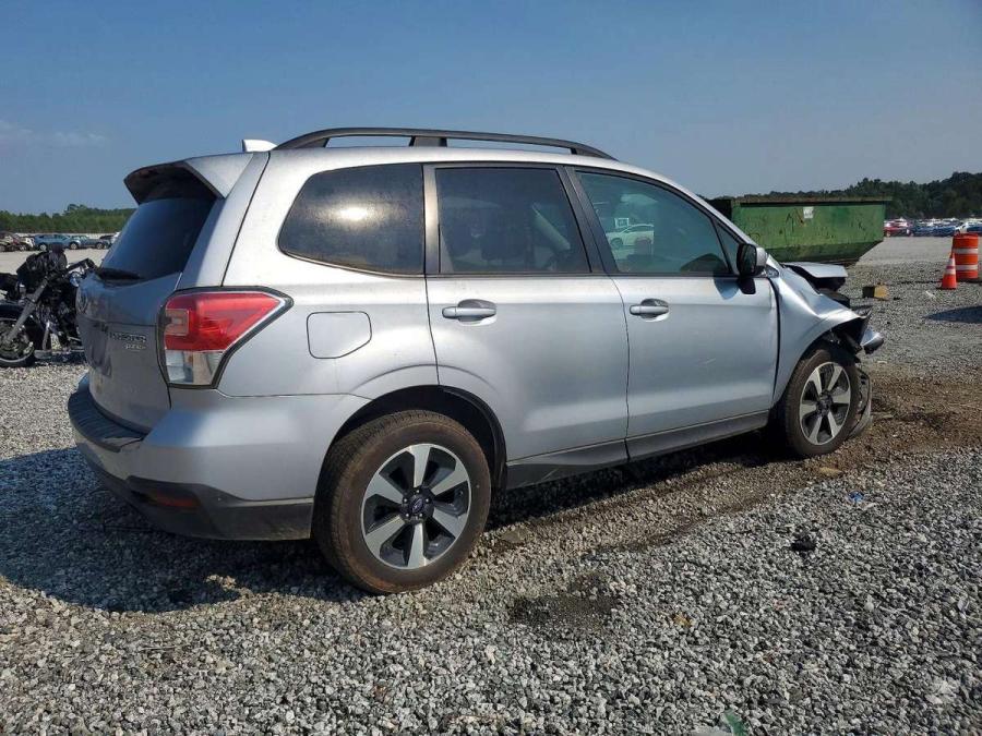 Grey Subaru Forester 2017 in Alytus, with an engine capacity of 2.50 L and mileage of 217 thousand km for 4600 €, photo 4 on AUTOMOTO.COM.LV