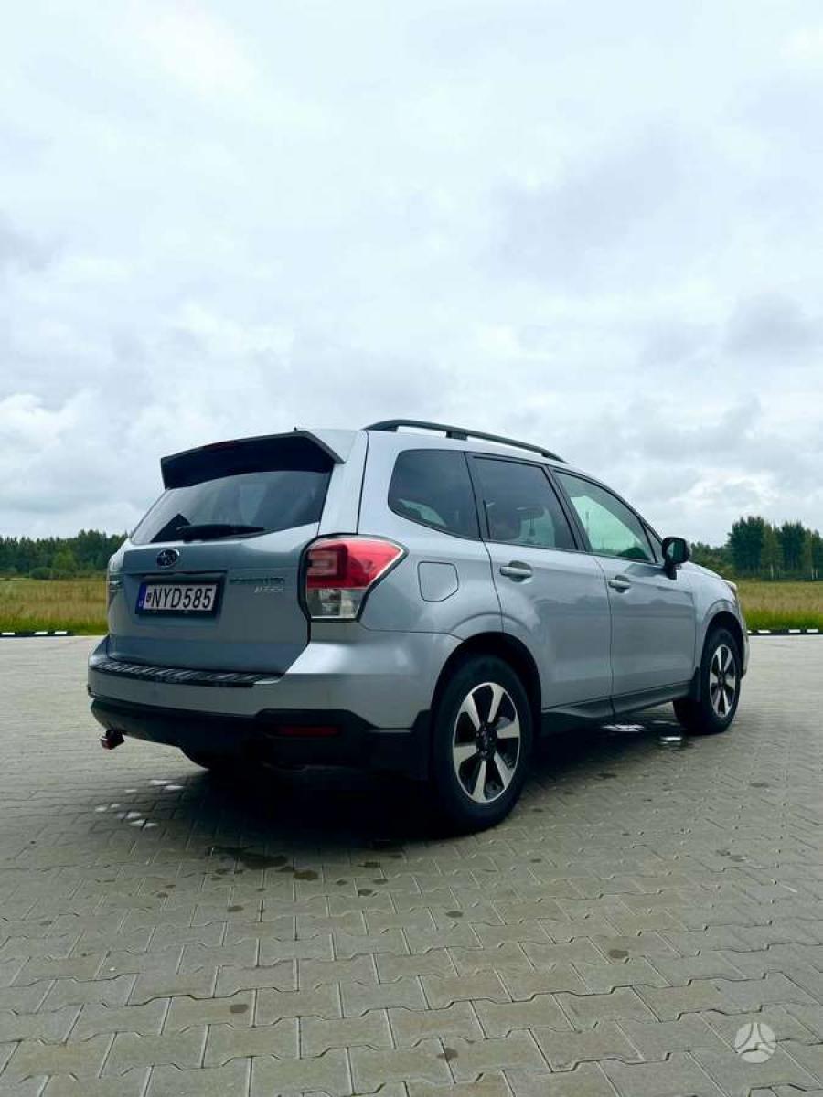 Pelēks Subaru Forester 2017 Šauļi, ar dzinēja tilpumu 2.50 L un nobraukumu 219 tūkst. km par 11250 €, foto 4 vietnē AUTOMOTO.COM.LV