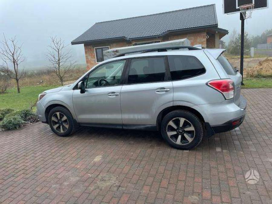 Grey Subaru Forester 2018 in Siauliai, with an engine capacity of 2.50 L and mileage of 137 thousand km for 14500 €, photo 1 on AUTOMOTO.COM.LV