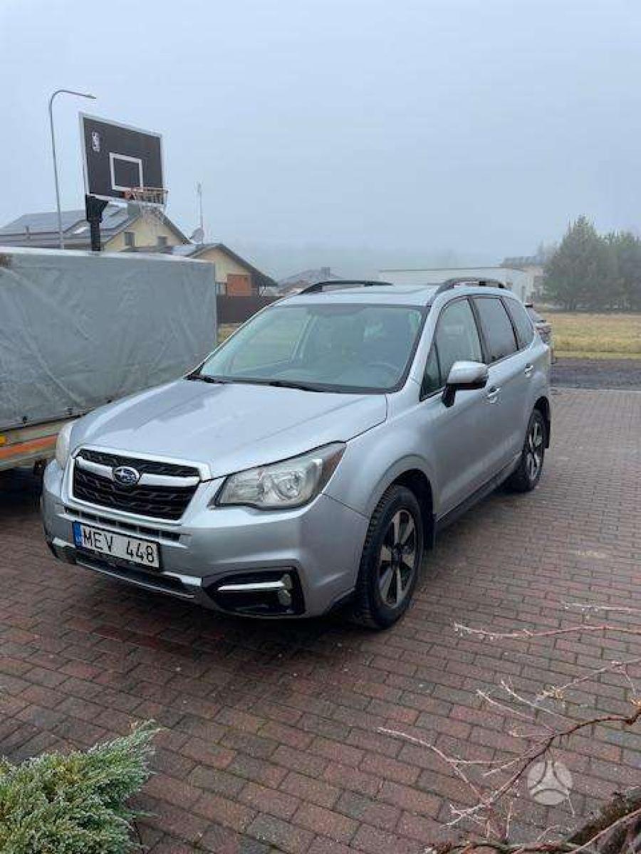 Grey Subaru Forester 2018 in Siauliai, with an engine capacity of 2.50 L and mileage of 137 thousand km for 14500 €, photo 3 on AUTOMOTO.COM.LV