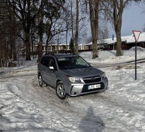 Grey Subaru Forester 2018 in Vilnius, with an engine capacity of 2.50 L and mileage of 54 thousand km for 14900 €, photo  on AUTOMOTO.COM.LV