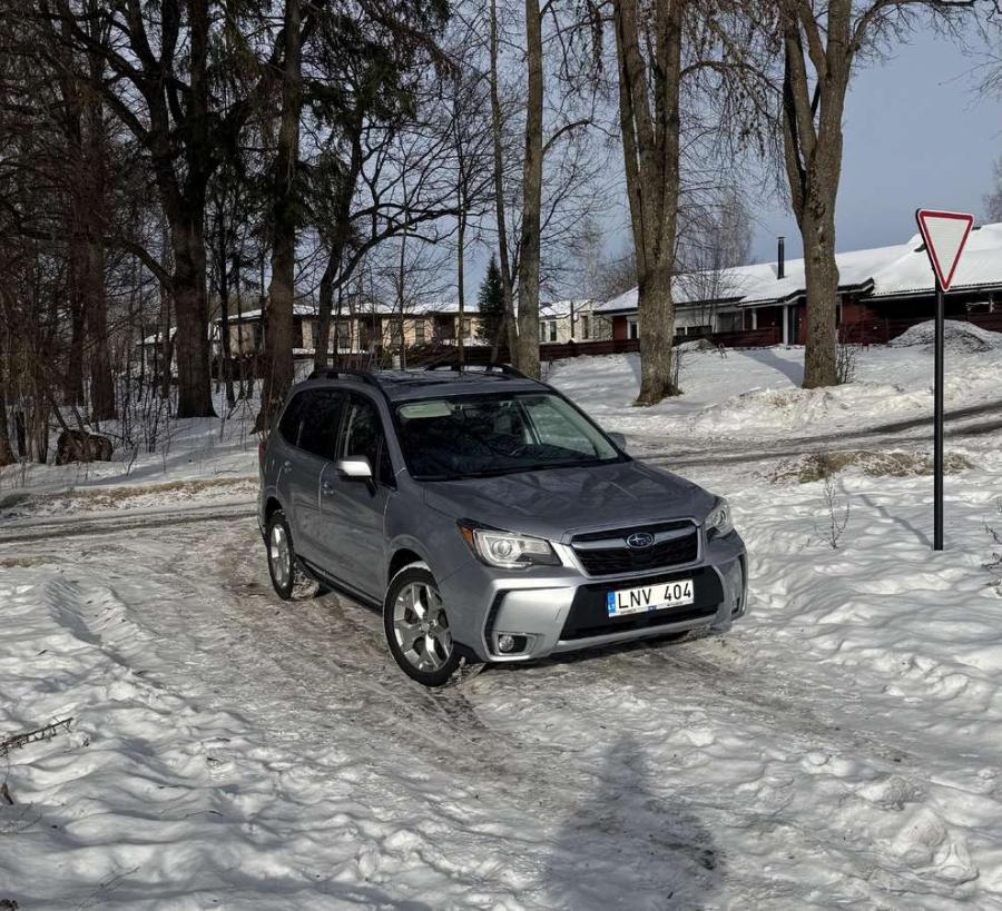 Grey Subaru Forester 2018 in Vilnius, with an engine capacity of 2.50 L and mileage of 54 thousand km for 14900 €, photo 1 on AUTOMOTO.COM.LV