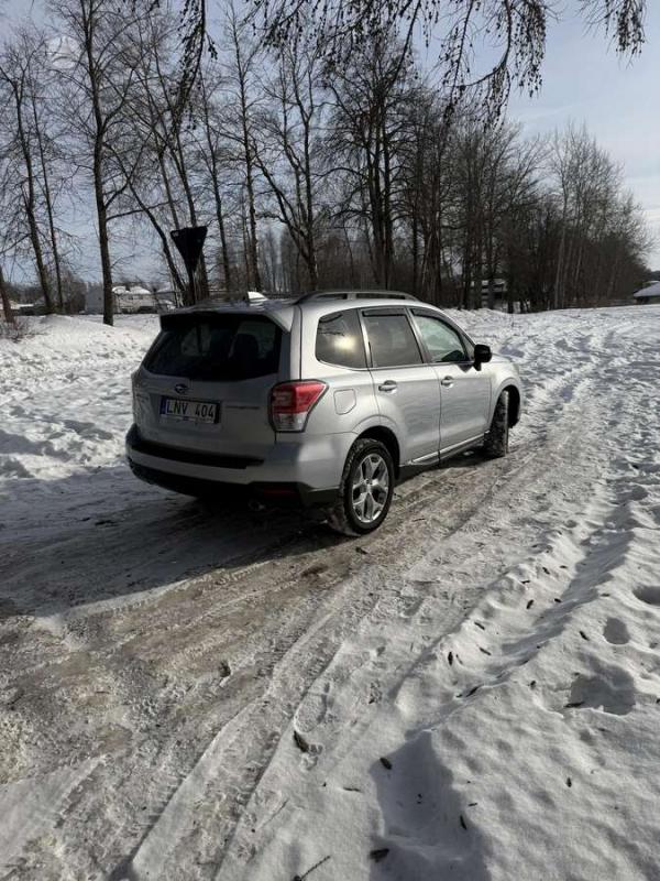 Grey Subaru Forester 2018 in Vilnius, with an engine capacity of 2.50 L and mileage of 54 thousand km for 14900 €, photo 2 on AUTOMOTO.COM.LV