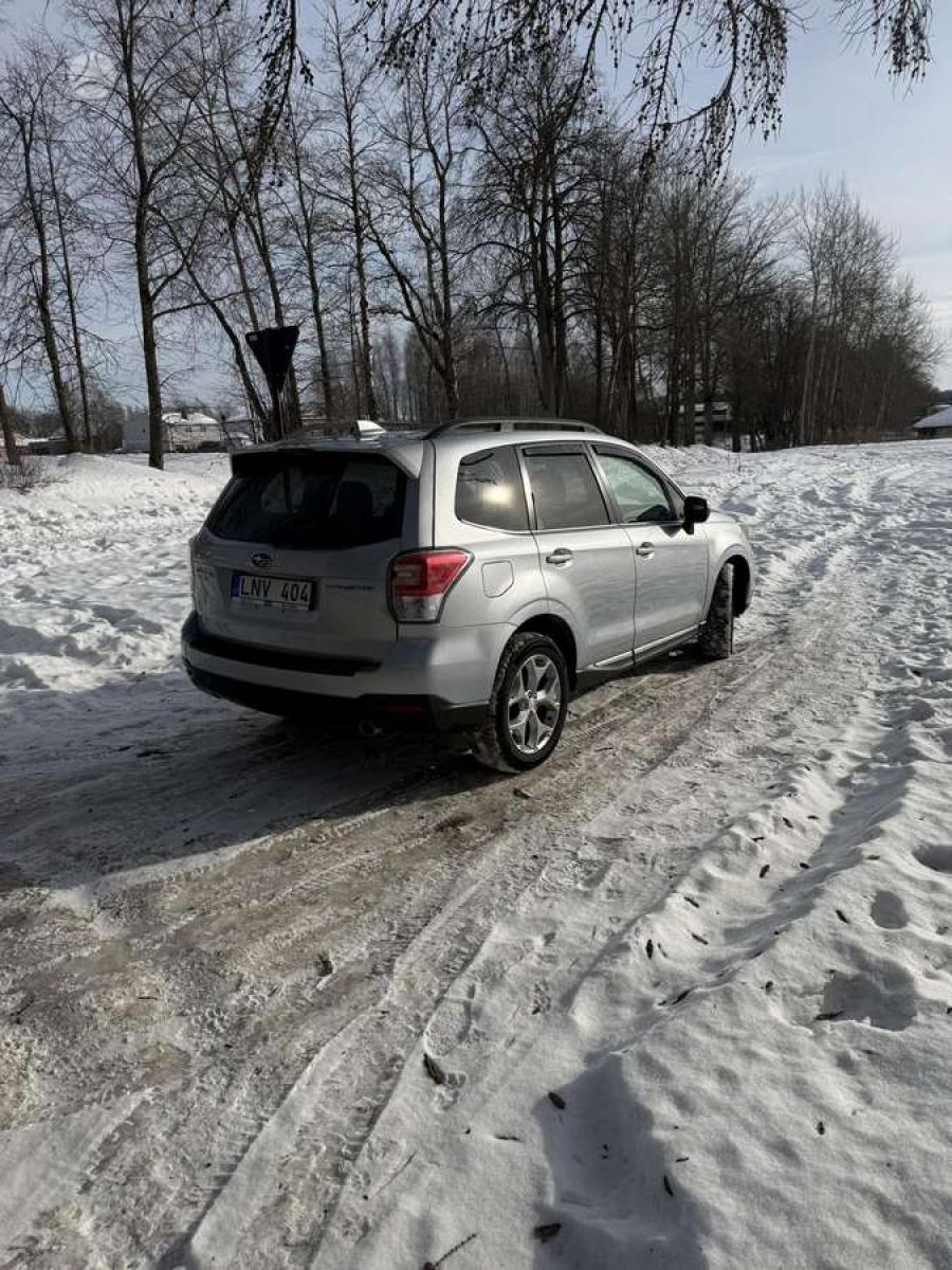 Grey Subaru Forester 2018 in Vilnius, with an engine capacity of 2.50 L and mileage of 54 thousand km for 14900 €, photo 2 on AUTOMOTO.COM.LV