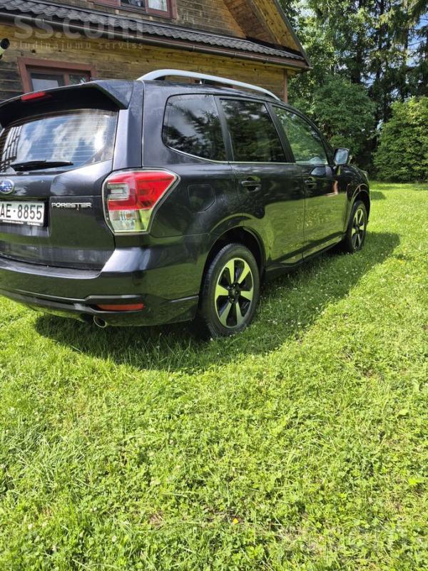 Grey Subaru Forester 2018 in Tukums, with an engine capacity of 2.00 L and mileage of 104 thousand km for 17100 €, photo 3 on AUTOMOTO.COM.LV