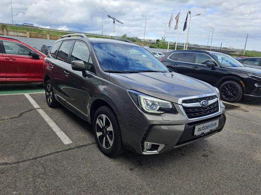 Grey Subaru Forester 2019 in Vilnius, with an engine capacity of 2.00 L and mileage of 133 thousand km for 20590 €, photo 3 on AUTOMOTO.COM.LV