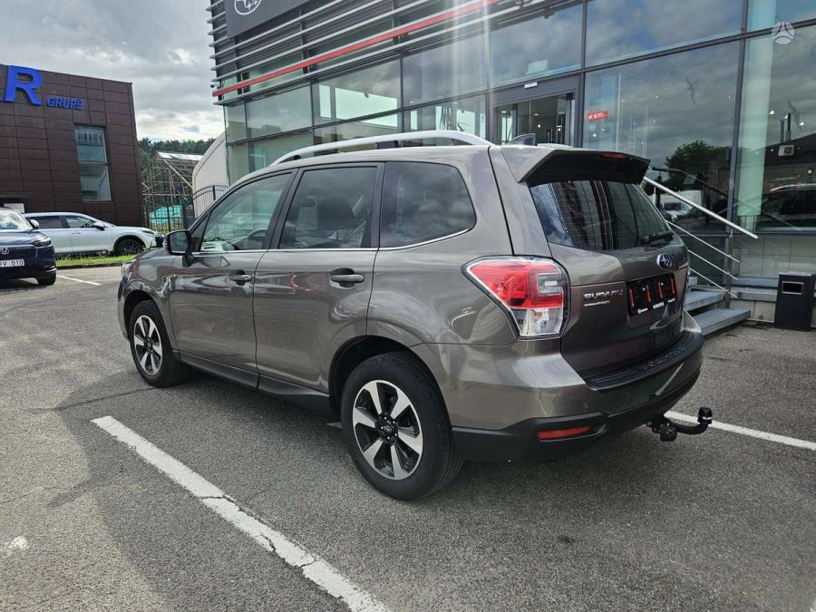 Grey Subaru Forester 2019 in Vilnius, with an engine capacity of 2.00 L and mileage of 133 thousand km for 20590 €, photo 4 on AUTOMOTO.COM.LV
