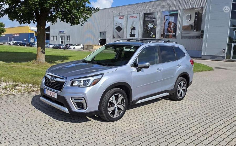 Grey Subaru Forester 2019 in Siauliai, with an engine capacity of 2.50 L and mileage of 48 thousand km for 16900 €, photo 4 on AUTOMOTO.COM.LV