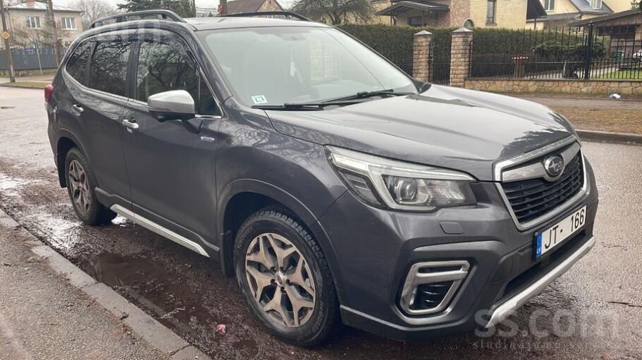 Grey Subaru Forester 2020 in Riga, with an engine capacity of 2.00 L and mileage of 112 thousand km for 21800 €, photo 3 on AUTOMOTO.COM.LV