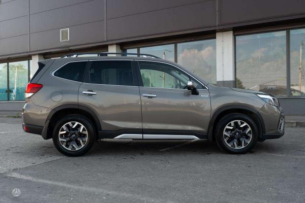 Grey Subaru Forester 2021 in Vilnius, with an engine capacity of 2.00 L and mileage of 43 thousand km for 22000 €, photo 5 on AUTOMOTO.COM.LV