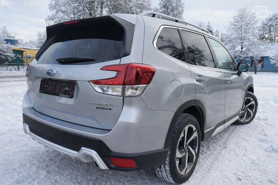 Pelēks Subaru Forester 2022 Tauragė, ar dzinēja tilpumu 2.50 L un nobraukumu 30 tūkst. km par 22450 €, foto 2 vietnē AUTOMOTO.COM.LV