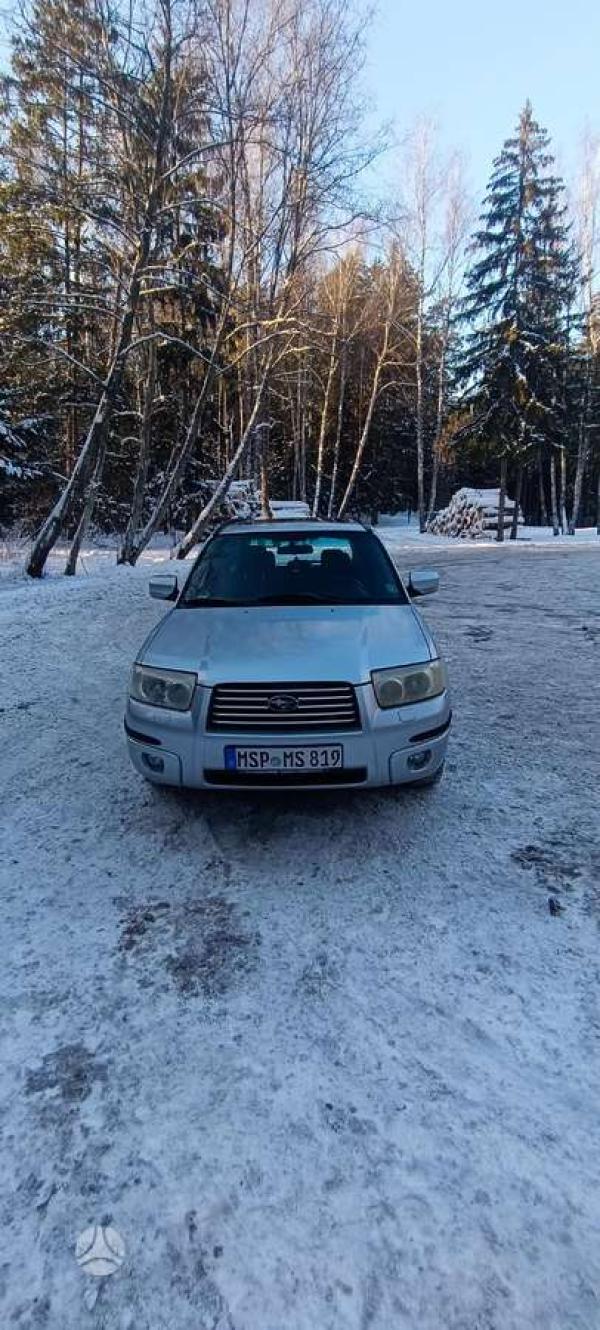 Pelēks Subaru Forester 2006 Alīta, ar dzinēja tilpumu 2.00 L un nobraukumu 236 tūkst. km par 3999 €, foto 1 vietnē AUTOMOTO.COM.LV