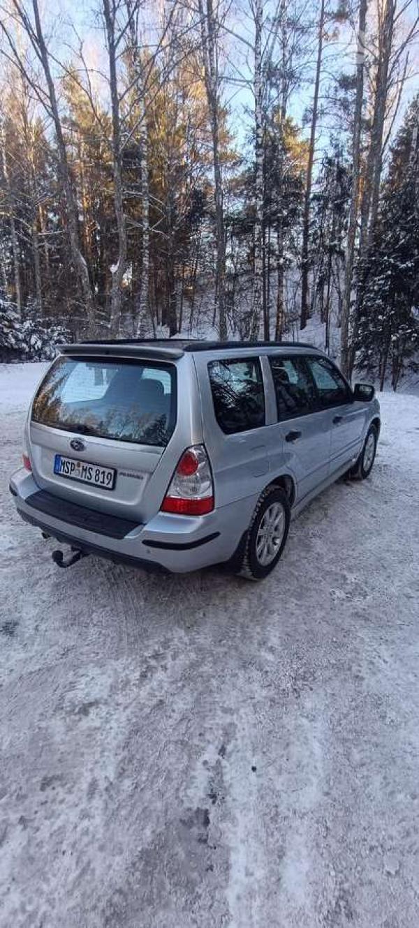 Pelēks Subaru Forester 2006 Alīta, ar dzinēja tilpumu 2.00 L un nobraukumu 236 tūkst. km par 3999 €, foto 3 vietnē AUTOMOTO.COM.LV