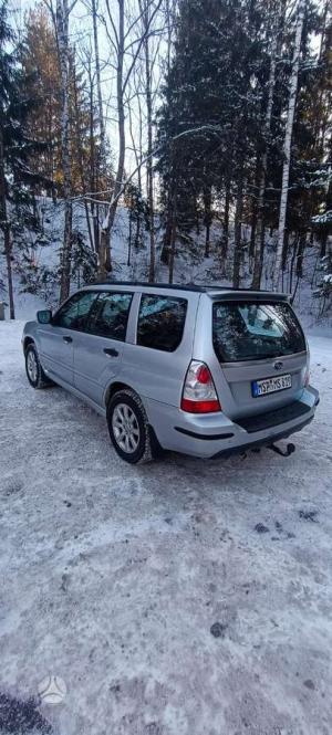 Grey Subaru Forester 2006 in Alytus, with an engine capacity of 2.00 L and mileage of 236 thousand km for 3999 €, photo 4 on AUTOMOTO.COM.LV