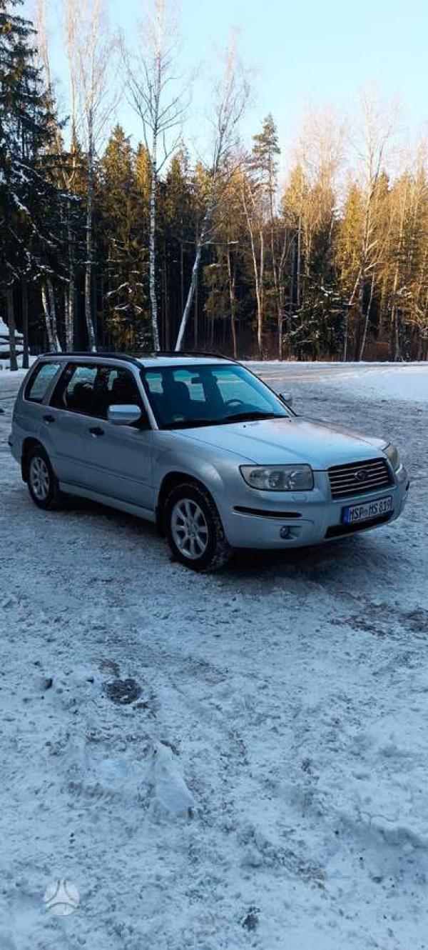 Pelēks Subaru Forester 2006 Alīta, ar dzinēja tilpumu 2.00 L un nobraukumu 236 tūkst. km par 3999 €, foto 5 vietnē AUTOMOTO.COM.LV