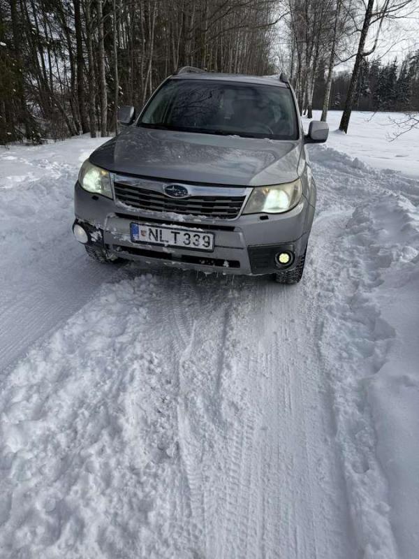 Pelēks Subaru Forester 2009 Panevēža, ar dzinēja tilpumu 2.00 L un nobraukumu 400 tūkst. km par 3000 €, foto 1 vietnē AUTOMOTO.COM.LV