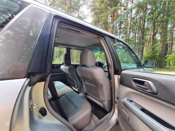 Pelēks Subaru Forester 2004 Viļņa, ar dzinēja tilpumu 2.00 L un nobraukumu 256 tūkst. km par 2750 €, foto 9 vietnē AUTOMOTO.COM.LV