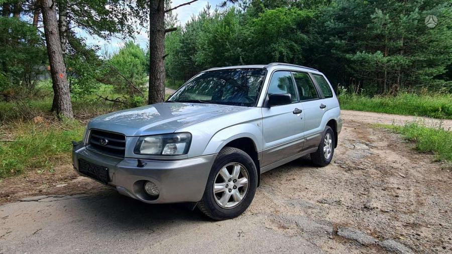 Pelēks Subaru Forester 2004 Viļņa, ar dzinēja tilpumu 2.00 L un nobraukumu 256 tūkst. km par 2750 €, foto 1 vietnē AUTOMOTO.COM.LV