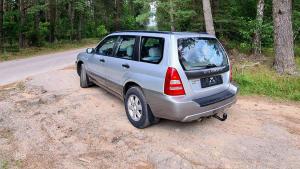 Pelēks Subaru Forester 2004 Viļņa, ar dzinēja tilpumu 2.00 L un nobraukumu 256 tūkst. km par 2750 €, foto 3 vietnē AUTOMOTO.COM.LV