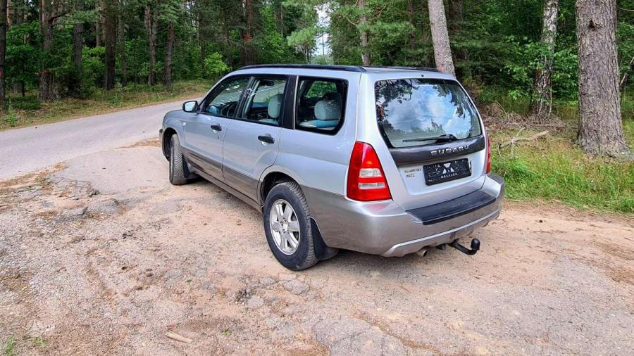 Pelēks Subaru Forester 2004 Viļņa, ar dzinēja tilpumu 2.00 L un nobraukumu 256 tūkst. km par 2750 €, foto 3 vietnē AUTOMOTO.COM.LV