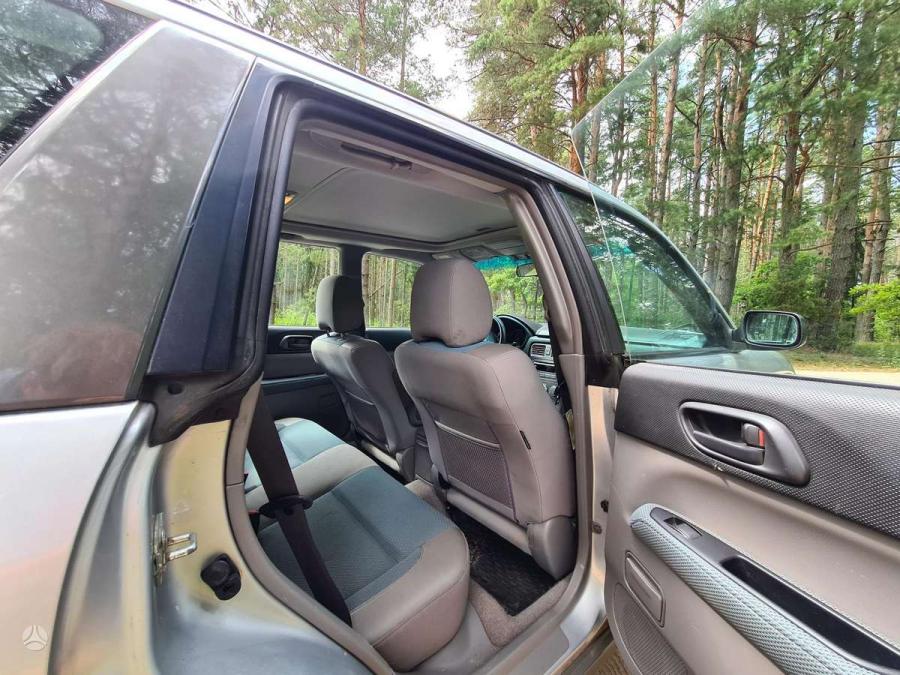 Pelēks Subaru Forester 2004 Viļņa, ar dzinēja tilpumu 2.00 L un nobraukumu 256 tūkst. km par 2750 €, foto 10 vietnē AUTOMOTO.COM.LV