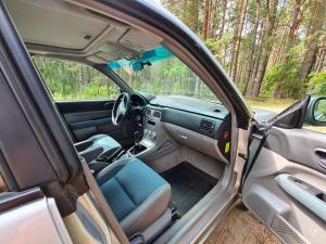 Pelēks Subaru Forester 2004 Viļņa, ar dzinēja tilpumu 2.00 L un nobraukumu 256 tūkst. km par 2750 €, foto 12 vietnē AUTOMOTO.COM.LV