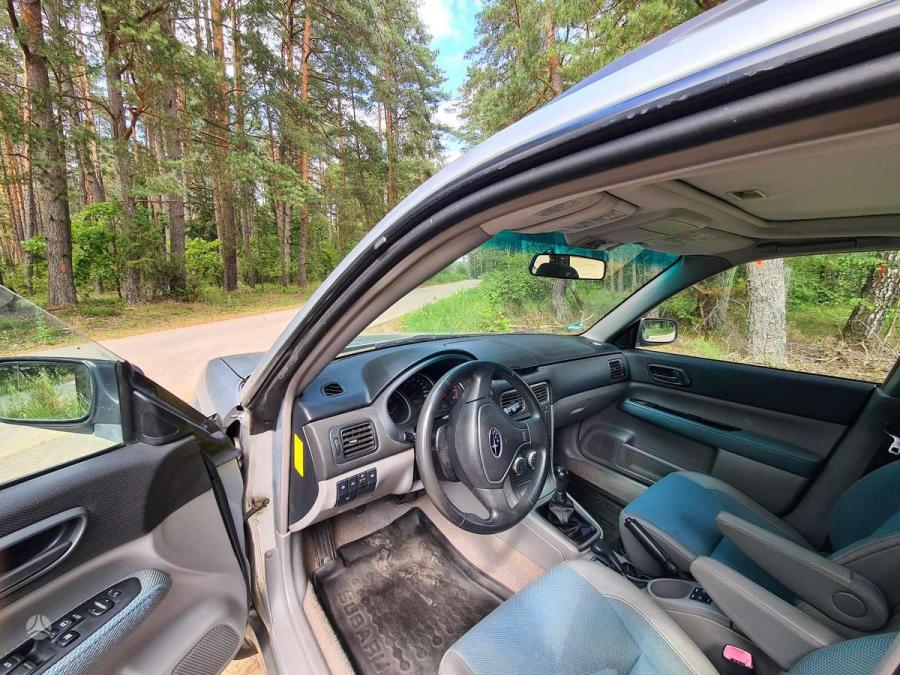 Pelēks Subaru Forester 2004 Viļņa, ar dzinēja tilpumu 2.00 L un nobraukumu 256 tūkst. km par 2750 €, foto 14 vietnē AUTOMOTO.COM.LV