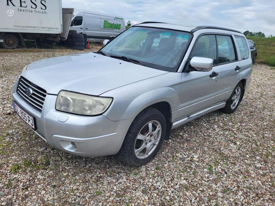 Grey Subaru Forester 2005 in Marijampole, with an engine capacity of 2.00 L and mileage of 280 thousand km for 1300 €, photo 1 on AUTOMOTO.COM.LV