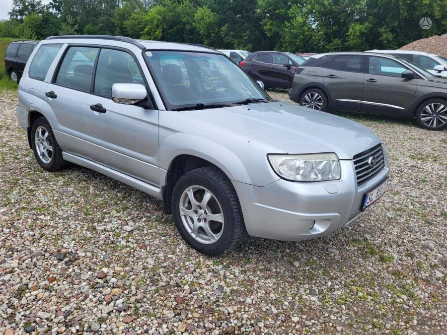 Grey Subaru Forester 2005 in Marijampole, with an engine capacity of 2.00 L and mileage of 280 thousand km for 1300 €, photo 3 on AUTOMOTO.COM.LV