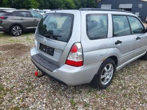Grey Subaru Forester 2005 in Marijampole, with an engine capacity of 2.00 L and mileage of 280 thousand km for 1300 €, photo 5 on AUTOMOTO.COM.LV