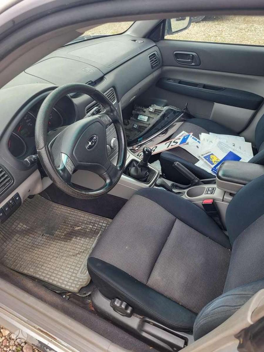 Grey Subaru Forester 2005 in Marijampole, with an engine capacity of 2.00 L and mileage of 280 thousand km for 1300 €, photo 8 on AUTOMOTO.COM.LV