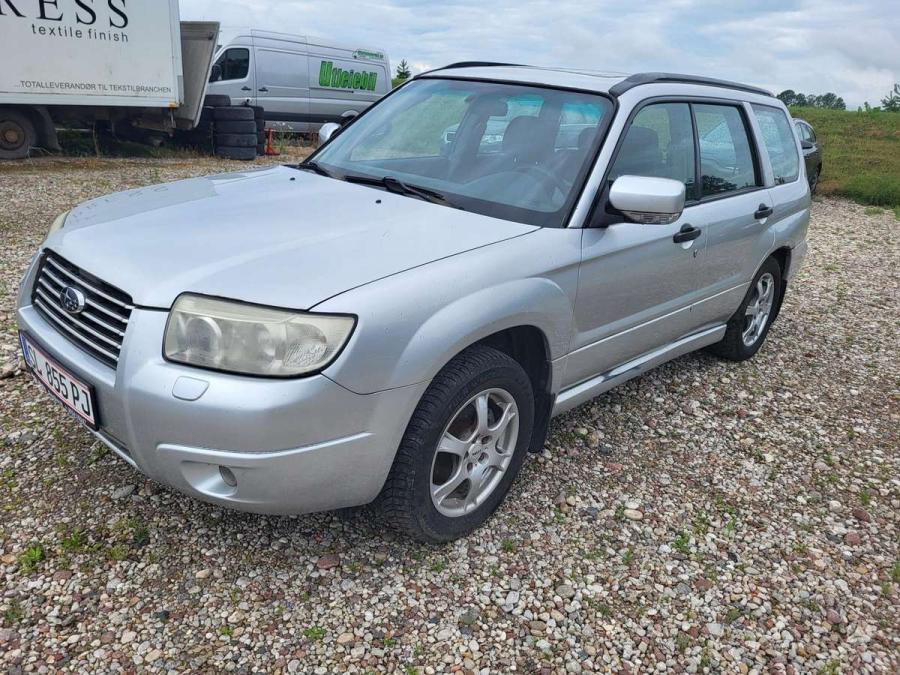 Grey Subaru Forester 2005 in Marijampole, with an engine capacity of 2.00 L and mileage of 280 thousand km for 1300 €, photo 12 on AUTOMOTO.COM.LV