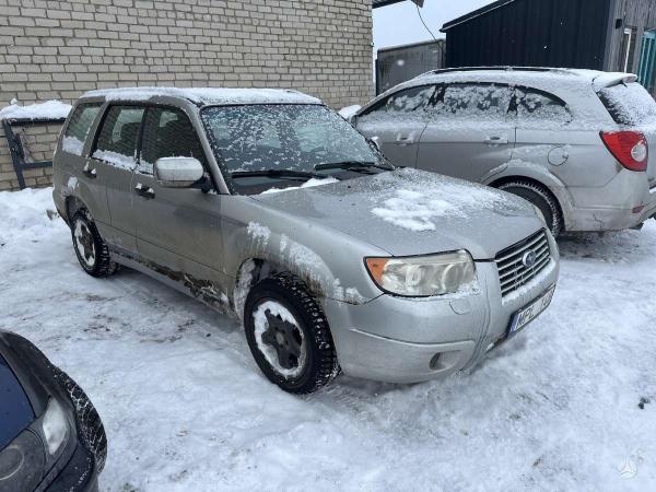 Pelēks Subaru Forester 2006 Varėna, ar dzinēja tilpumu 0.00 L un nobraukumu 345 tūkst. km par 2300 €, foto 2 vietnē AUTOMOTO.COM.LV