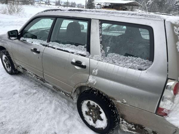 Pelēks Subaru Forester 2006 Varėna, ar dzinēja tilpumu 0.00 L un nobraukumu 345 tūkst. km par 2300 €, foto 5 vietnē AUTOMOTO.COM.LV