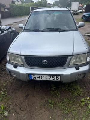 Pelēks Subaru Forester 2002 Kauņa, ar dzinēja tilpumu 2.00 L un nobraukumu 320 tūkst. km par 450 €, foto 3 vietnē AUTOMOTO.COM.LV