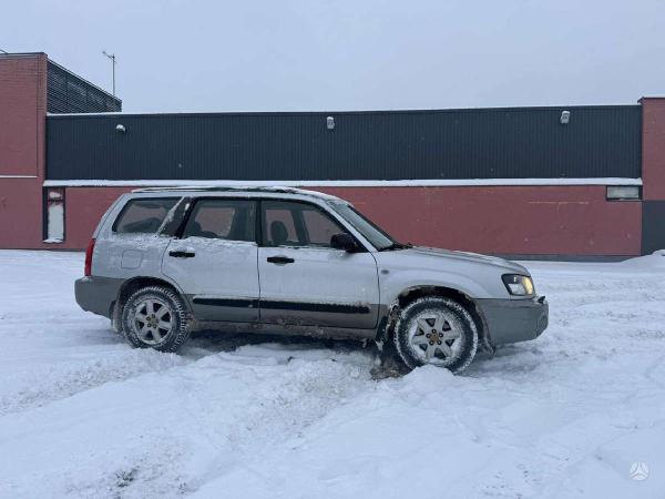 Grey Subaru Forester 2003 in Kaunas, with an engine capacity of 2.00 L and mileage of 230 thousand km for 2100 €, photo 1 on AUTOMOTO.COM.LV