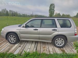 Grey Subaru Forester 2005 in Jekabpils, with an engine capacity of 2.00 L and mileage of 194 thousand km for 3800 €, photo 1 on AUTOMOTO.COM.LV