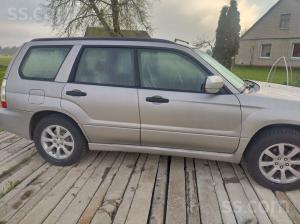 Grey Subaru Forester 2005 in Jekabpils, with an engine capacity of 2.00 L and mileage of 194 thousand km for 3800 €, photo 2 on AUTOMOTO.COM.LV