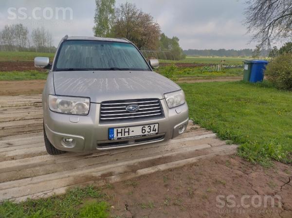 Grey Subaru Forester 2005 in Jekabpils, with an engine capacity of 2.00 L and mileage of 194 thousand km for 3800 €, photo 3 on AUTOMOTO.COM.LV