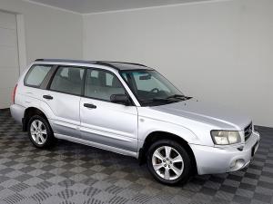 Pelēks Subaru Forester 2005 Tallina, ar dzinēja tilpumu 2.00 L un nobraukumu 268 tūkst. km par 499 €, foto  vietnē AUTOMOTO.COM.LV