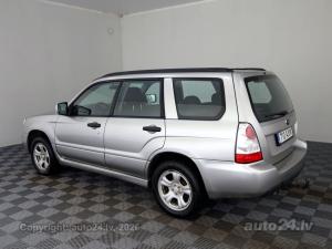 Pelēks Subaru Forester 2006 Tallina, ar dzinēja tilpumu 2.00 L un nobraukumu 217 tūkst. km par 999 €, foto 5 vietnē AUTOMOTO.COM.LV