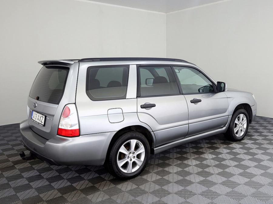 Pelēks Subaru Forester 2006 Tallina, ar dzinēja tilpumu 2.00 L un nobraukumu 307 tūkst. km par 2199 €, foto 4 vietnē AUTOMOTO.COM.LV
