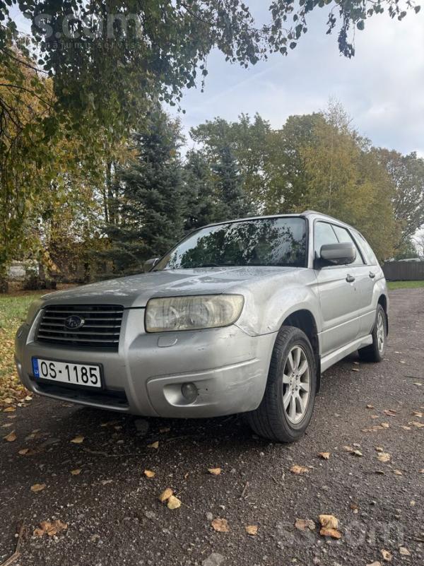 Grey Subaru Forester 2006 in Cesis, with an engine capacity of 2.00 L and mileage of 437 thousand km for 1700 €, photo 3 on AUTOMOTO.COM.LV