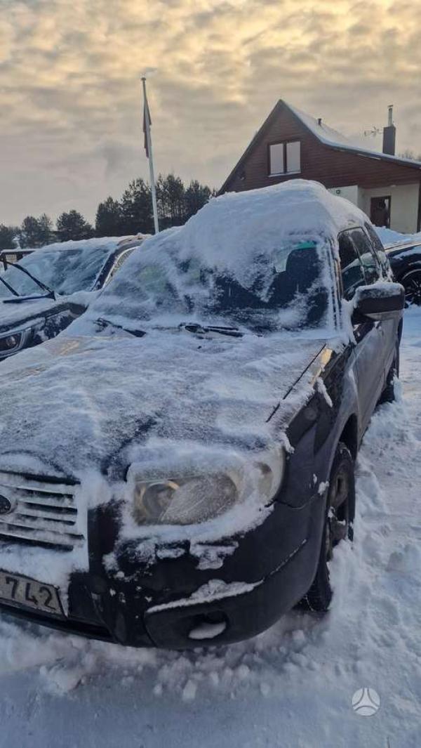 Pelēks Subaru Forester 2007 Viļņa, ar dzinēja tilpumu 1.99 L un nobraukumu 250 tūkst. km par 4200 €, foto 1 vietnē AUTOMOTO.COM.LV