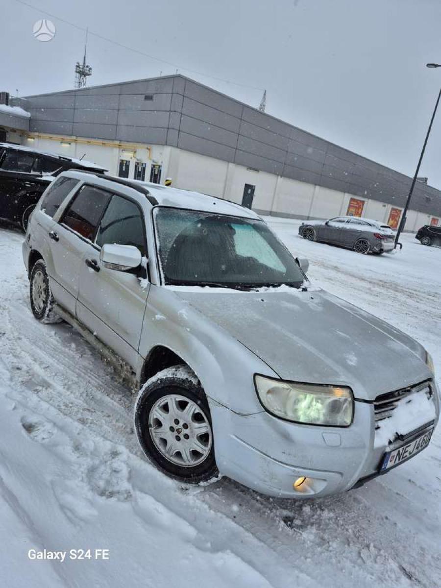Grey Subaru Forester 2007 in Plunge, with an engine capacity of 2.00 L and mileage of 334 thousand km for 1500 €, photo 1 on AUTOMOTO.COM.LV