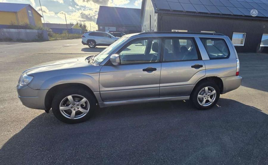 Grey Subaru Forester 2007 in Taurage, with an engine capacity of 1.99 L and mileage of 250 thousand km for 3300 €, photo 3 on AUTOMOTO.COM.LV